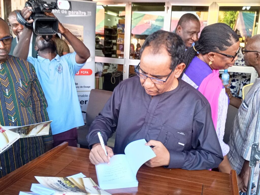 Ag Ibrahim Mohamed dévoile son ouvrage : « Burkina Faso, un Ténor de l ...